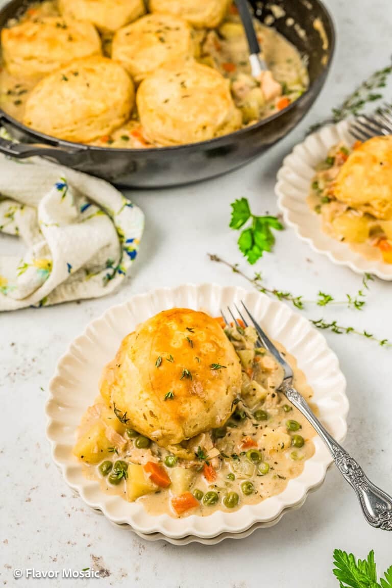 Easy Skillet Turkey Pot Pie with Biscuits (A Leftover Turkey Recipe ...